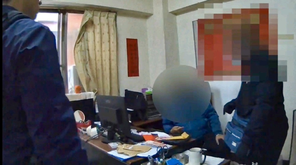 假應徵真搶劫！還持空氣🔫射傷2員警，隨即遭壓制逮捕 | 爆料公社